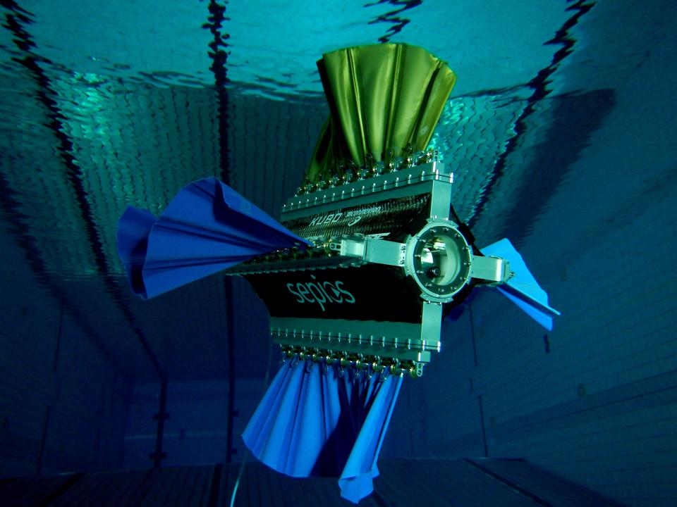 Watch this four-finned underwater robot swim like a cuttlefish through ...