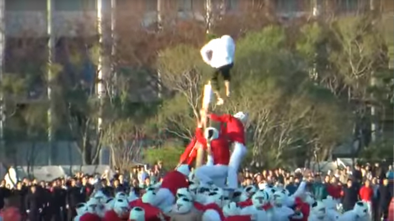 Watch Japanese bo-taoshi players defend their poles / Boing Boing