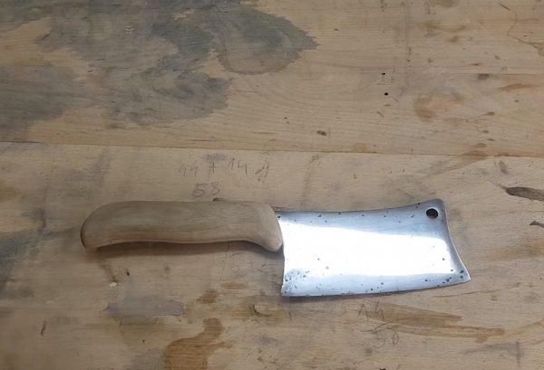 Watch this incredible restoration of an extremely rusty butcher's knife ...